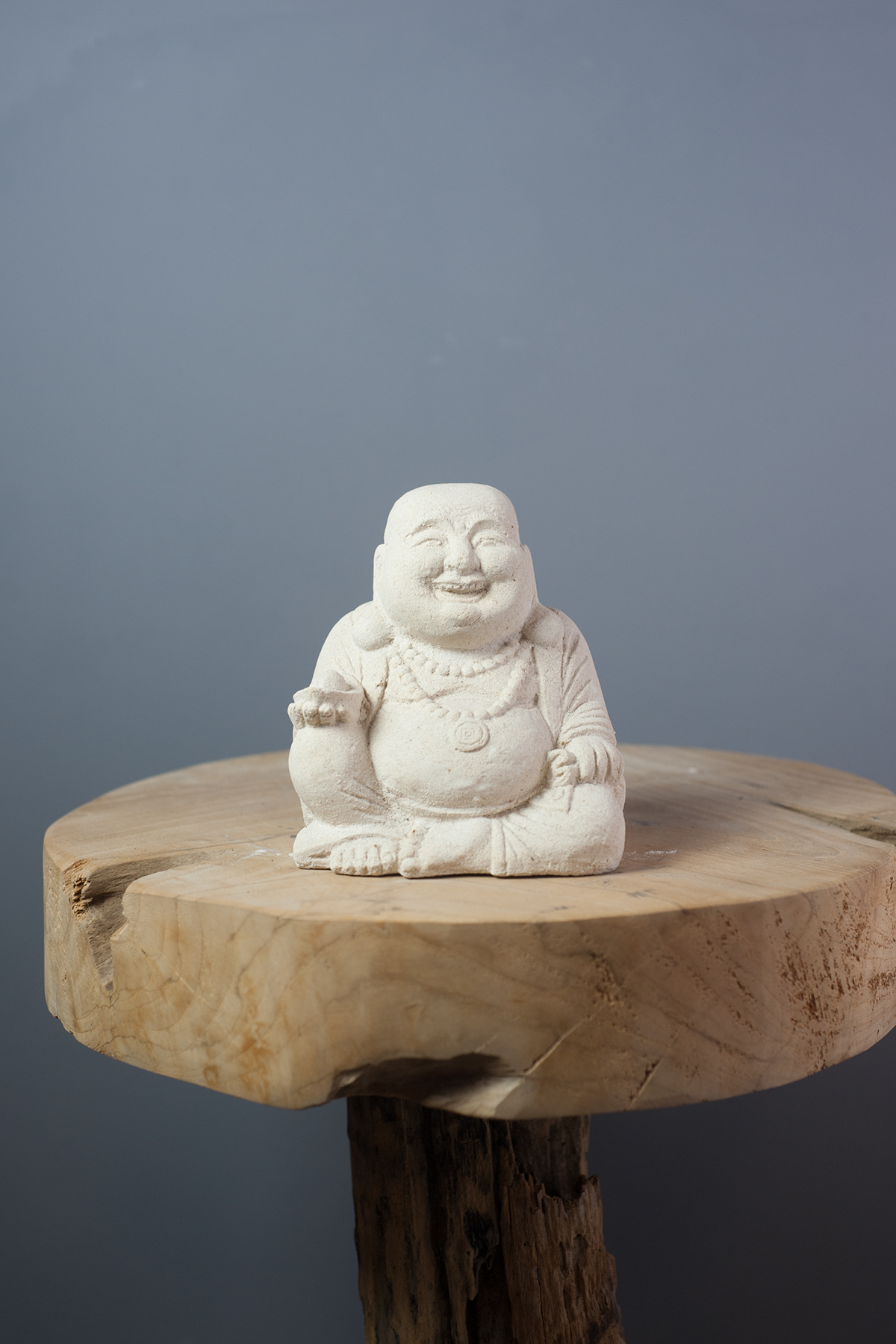 Statuette Bouddha Rieur 15cm En Ciment Blanc Containers Du Monde